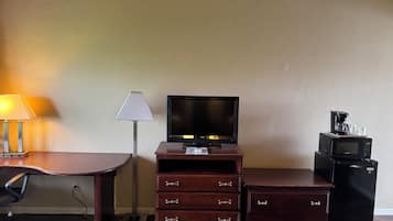 Quarto standard, 2 camas Queen | TV