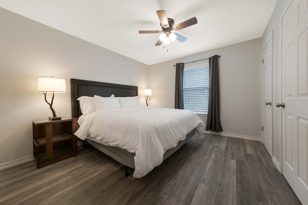 Atx 2-bedroom Townhome - Cedar Park, TX
