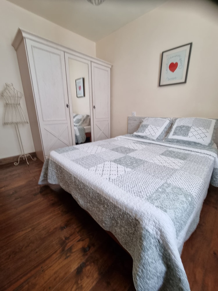 Apartment 2 (Grenache) Sleeps 4 (6) - Carcassonne
