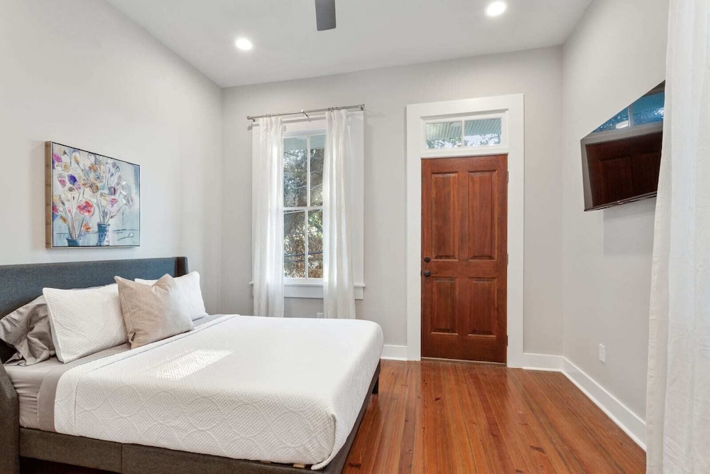 Experience New Orleans! 5bd Rooms 3.5 Bathrooms, Centrally Located - Metairie, LA