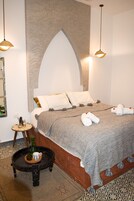 Quarto conforto, varanda, no pátio | Roupas de cama antialérgicas, camas Select Comfort