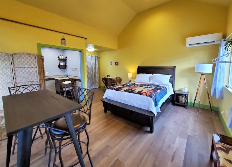 Sunshine Studio - Private Apt And Yard (Eco, Solar) - メドフォード, OR