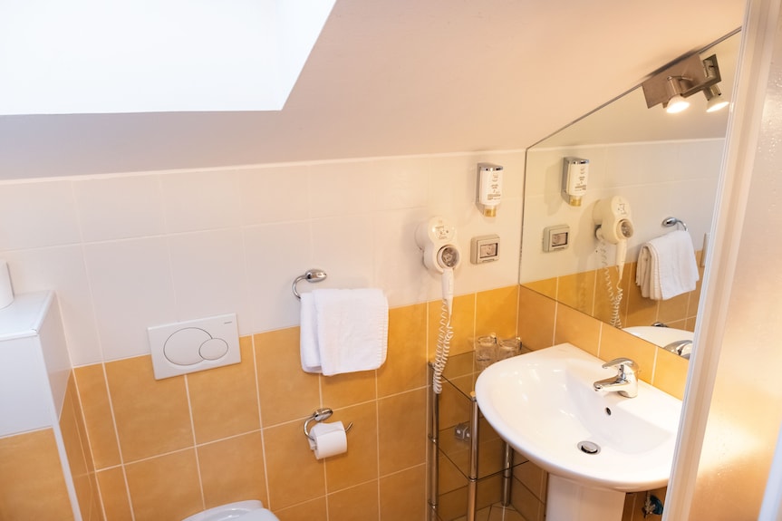 Romantic Attic 1/2 Room - Slovenia