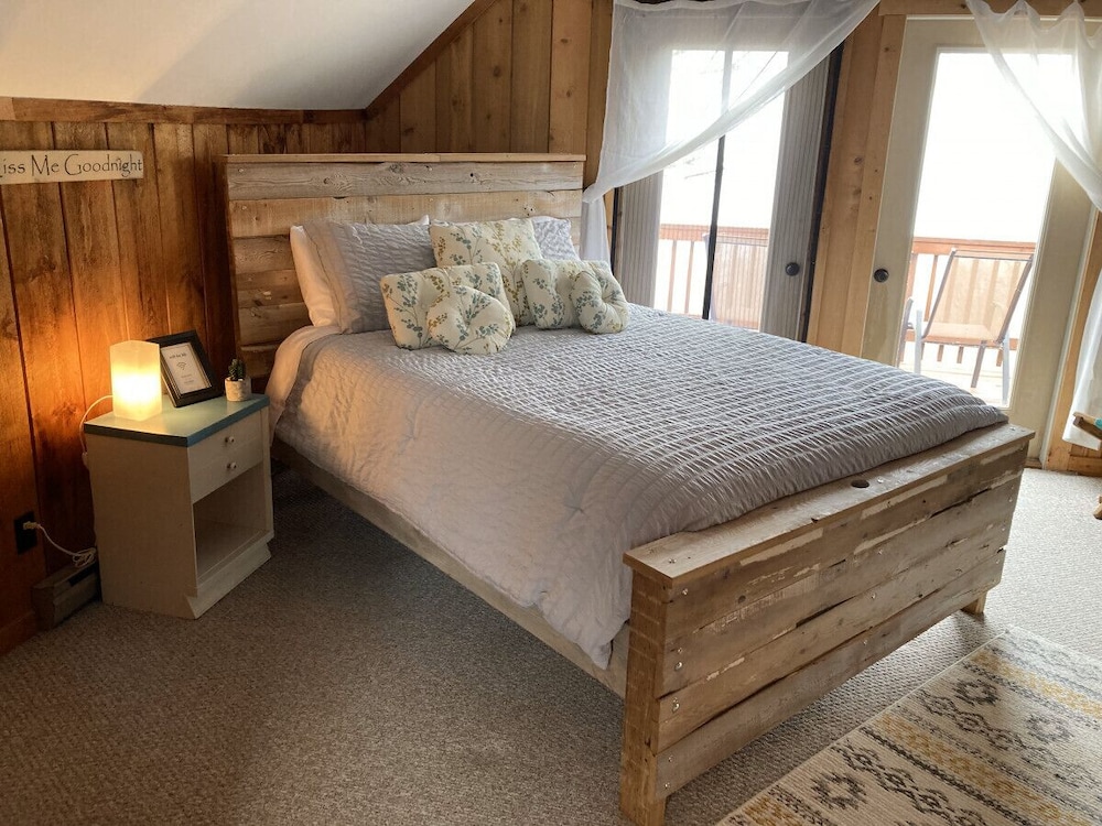 Pontificator's Perch - You'll Love The View, By Buffalo Mtn Getaway - Floyd, VA