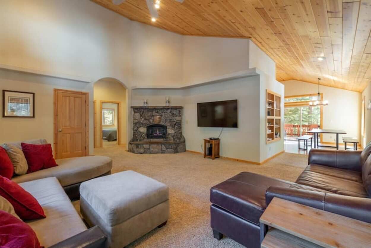 Everything You Need In A Mountain Cabin - Truckee, CA