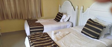 Quarto, 2 camas Queen | Roupas de cama premium, Wi-Fi de cortesia, roupa de cama