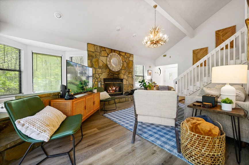 2 Bedroom Chalet+deck+hot Tub+game Room+fireplace - Tennessee