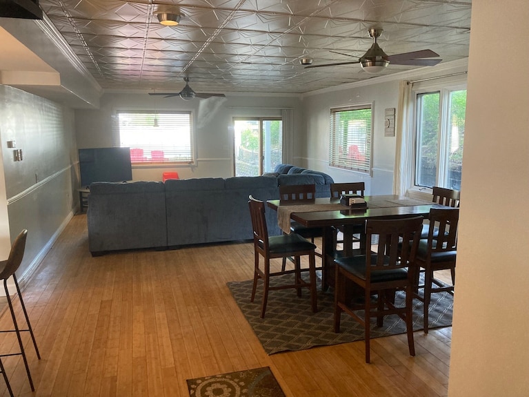 Spacious 4 Br House With Loft. Short Walk To The Beach! - Michigan City