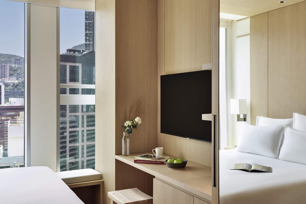 Quarto Clássico, 1 cama king-size | Minibar, cofre no quarto, Wi-fi grátis, roupa de cama fornecida