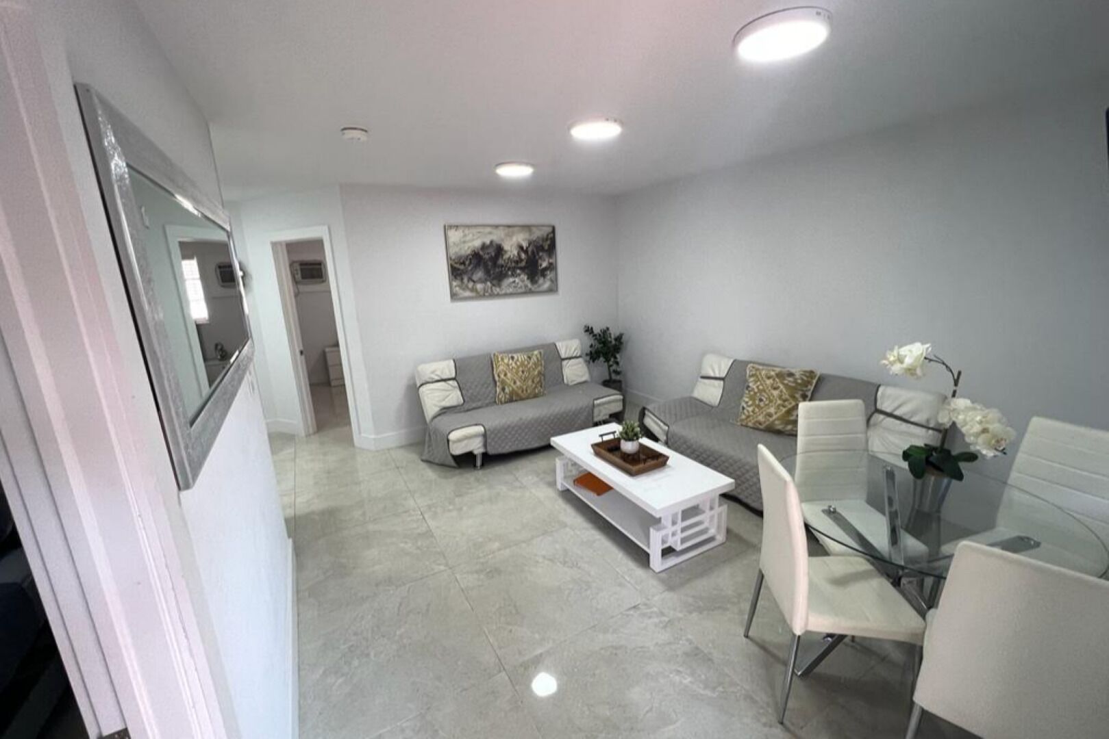 Chic 2 Br Minutes From Hollywood Beach, Casino & The Young Circle - Hollywood, FL