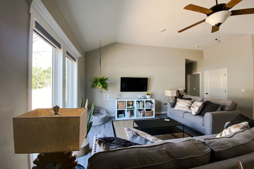 Modern, Family-friendly Space, Quick Kc Downtown, Driveway, Quiet Road & Nature! - Kansas City