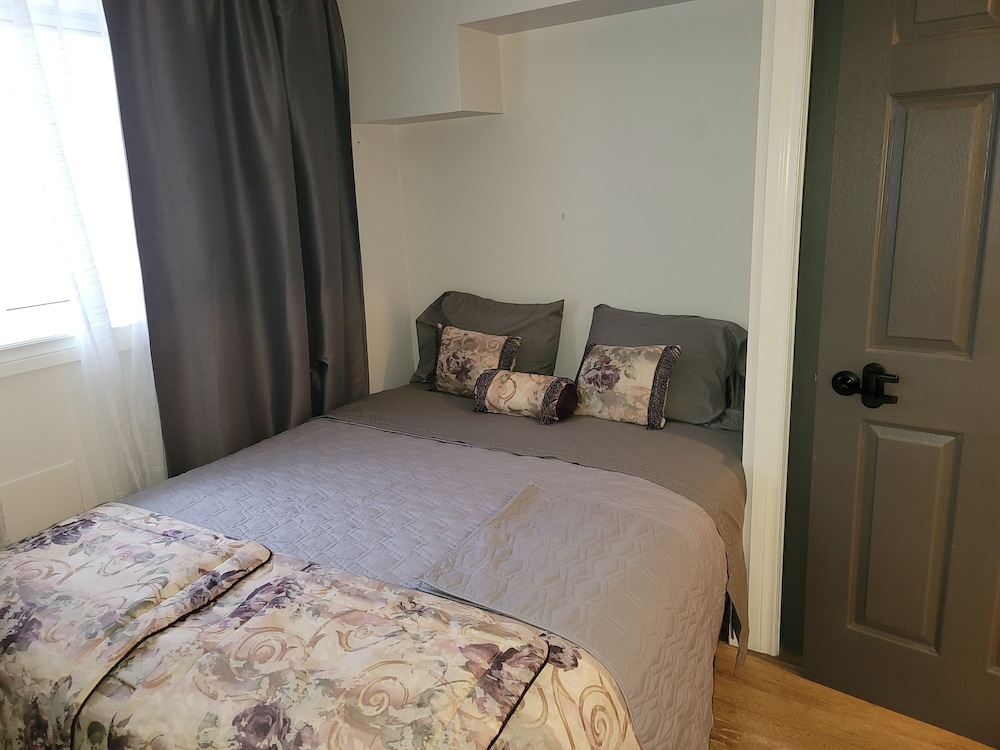 Cheerful & Cozy 3 Bedroom Cottage W/hot Tub - Midland