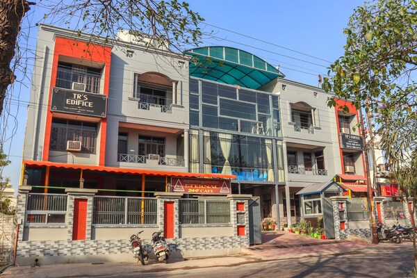 Tr's Edifice - A Luxury Guest House - Lucknow