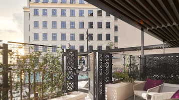 Suite Nobre, terraço, no canto (Pool) | Roupa de alta qualidade, cofre no quarto, secretária