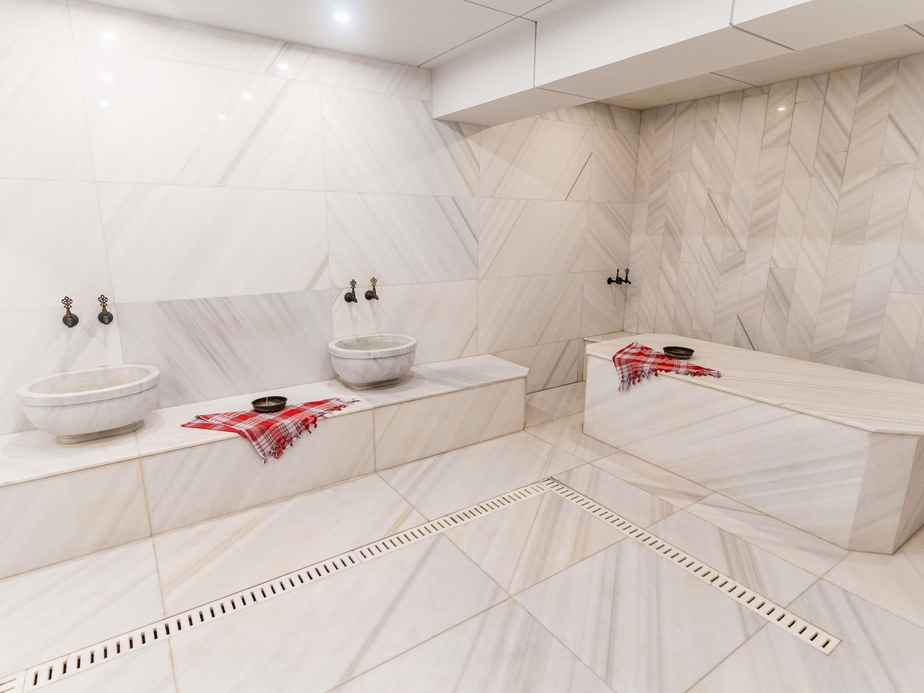 Sauna, banheira de hidromassagem, banho turco, hammam, aromaterapia 