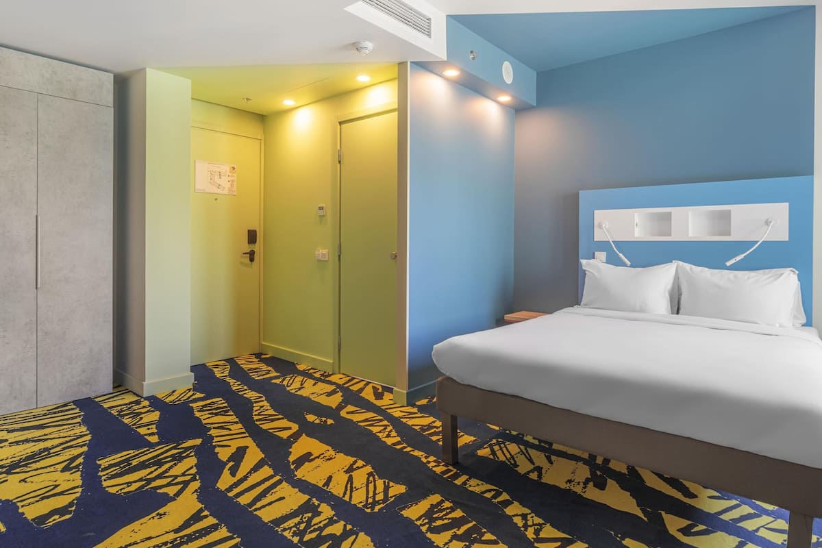 Quarto família | Roupas de cama antialérgicas, quartos à prova de som, Wi-Fi de cortesia
