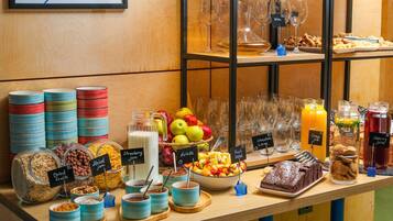 Pequeno-almoço tipo buffet diário mediante uma taxa