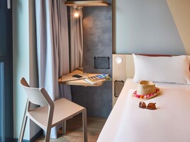 Secretária, secretária adequada para computadores portáteis