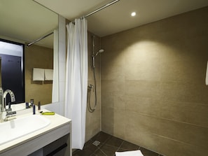 Quarto Familiar, várias camas (1 DoubleBed&BunkBed, Max.80kg/bed) | Roupa hipoalergénica, secretária