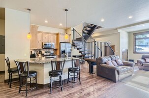 Apartamento em Condomínio Fechado, 4 quartos | Cozinha privada