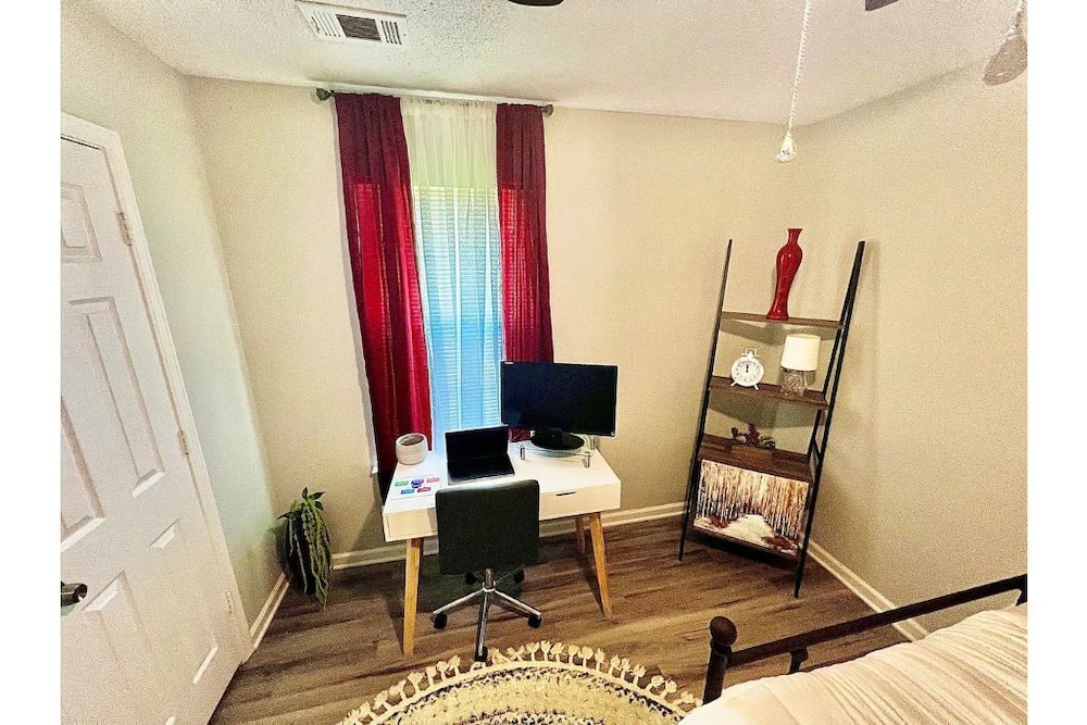 Chic 3br Home W/ King Beds | 12 Mins To Downtown! - Savannah, GA