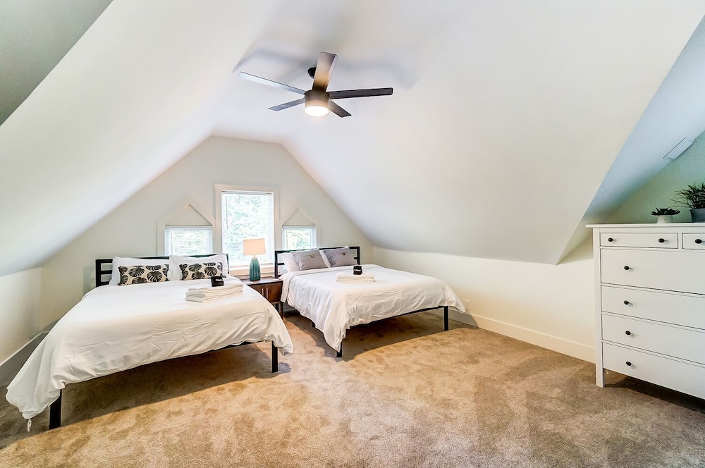 Modern Luxury Home: 7 Mins From Downtown-sleeps 12 - Cincinnati, OH