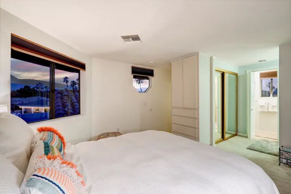 Private Casita Near Stagecoach/coachella
Acrisure - Palm Desert, CA