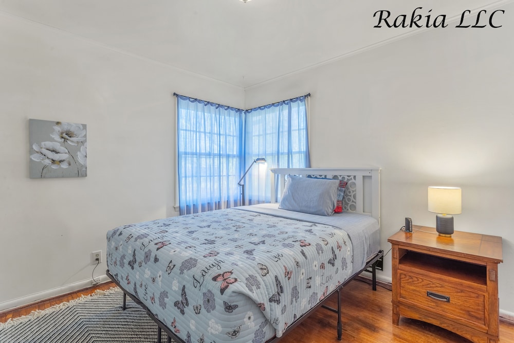 This House Is A 4 Bedroom(s), 2 Bathrooms, Located In Tulsa, Ok. - Tulsa, OK