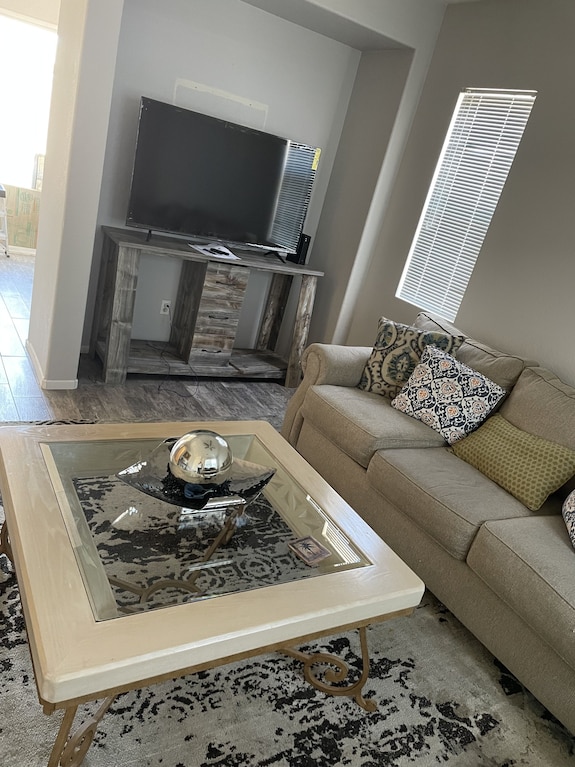 Nice, & Cool 4- Bedroom Home To Enjoy A Stay And Relax In. - Coachella, CA