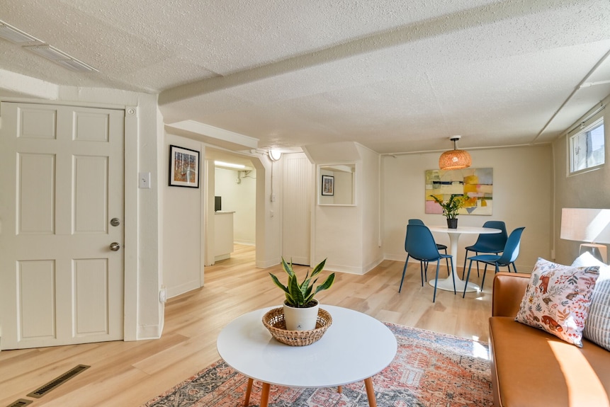 *Bright And Inviting Space* In Amazing Location! - 科羅拉多泉