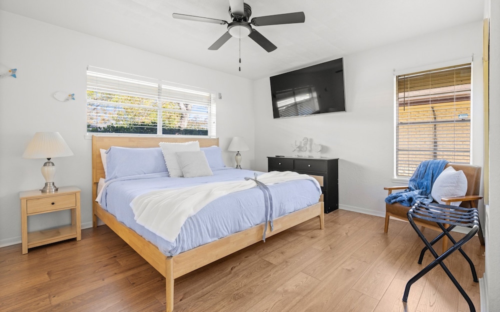 Pool Table+king Bed+bbq+gym+chalkwall+horseshoes+arcadegames+pancakes+coffee - Corpus Christi, TX