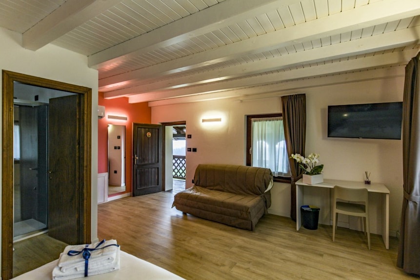 Purple - Room In Nature With Private Bathroom - Belluno