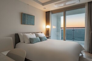 Studio Full Ocean | Roupas de cama premium, escrivaninha, cortinas blackout
