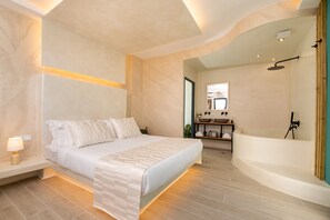 Saint Suite with indoor Jacuzzi bathtub | Lençóis de algodão egípcio, roupa de alta qualidade