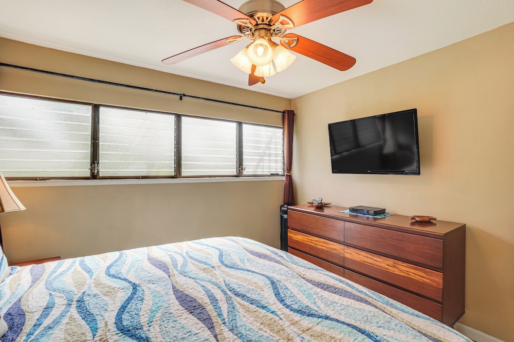 Molokai Shores Resort Condo W/ Pool & Views! - Kaunakakai, HI
