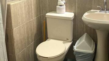 Casa Clássica | Casa de banho | Um polibã, toalhas fornecidas, champô