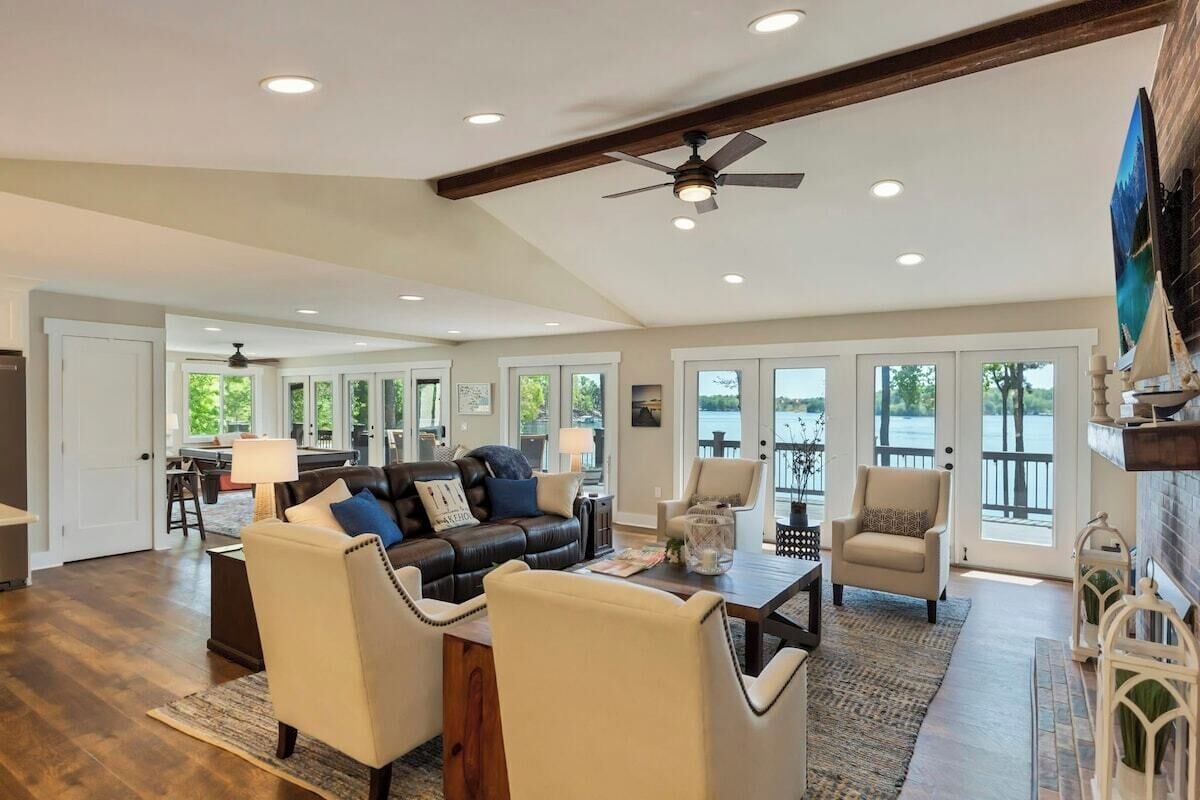 Shoreline Exquisite Reinvented Lake Sanctuary - Seneca, SC