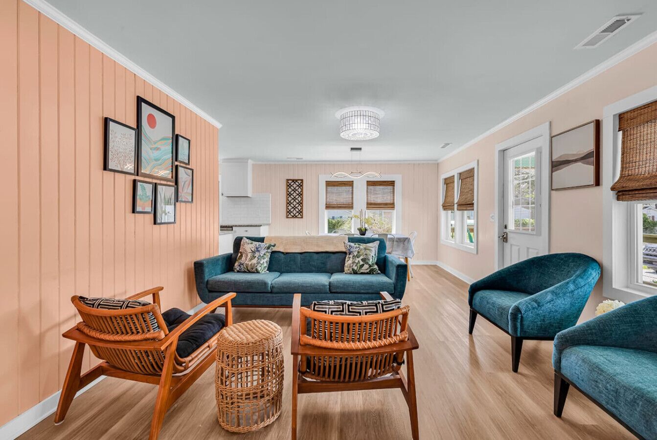 Modern Tropical Bungalow, 3br 2 Bath - Garden City, SC