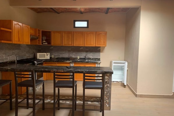 Suite Standard | Minibar, ferro/tábua de engomar, Wi-fi grátis, roupa de cama fornecida