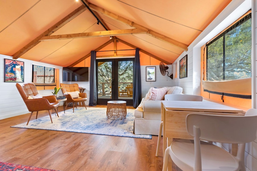 Pool + Firepit + River + Lake + Hot Tub + Heat/ac - Texas