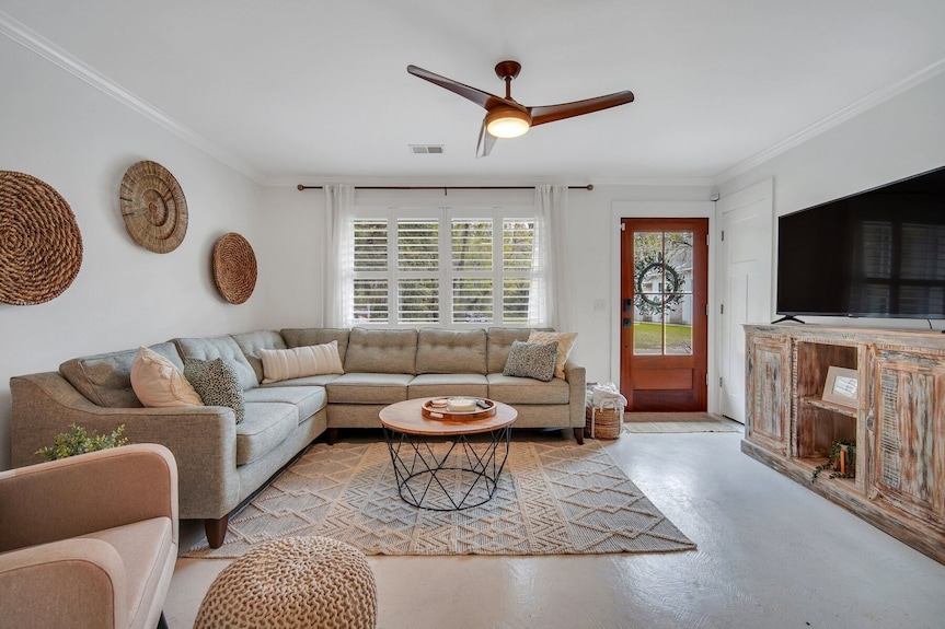 Old Town + Modern 4 Br + Fire Pit + Ev Charger - Bluffton, SC