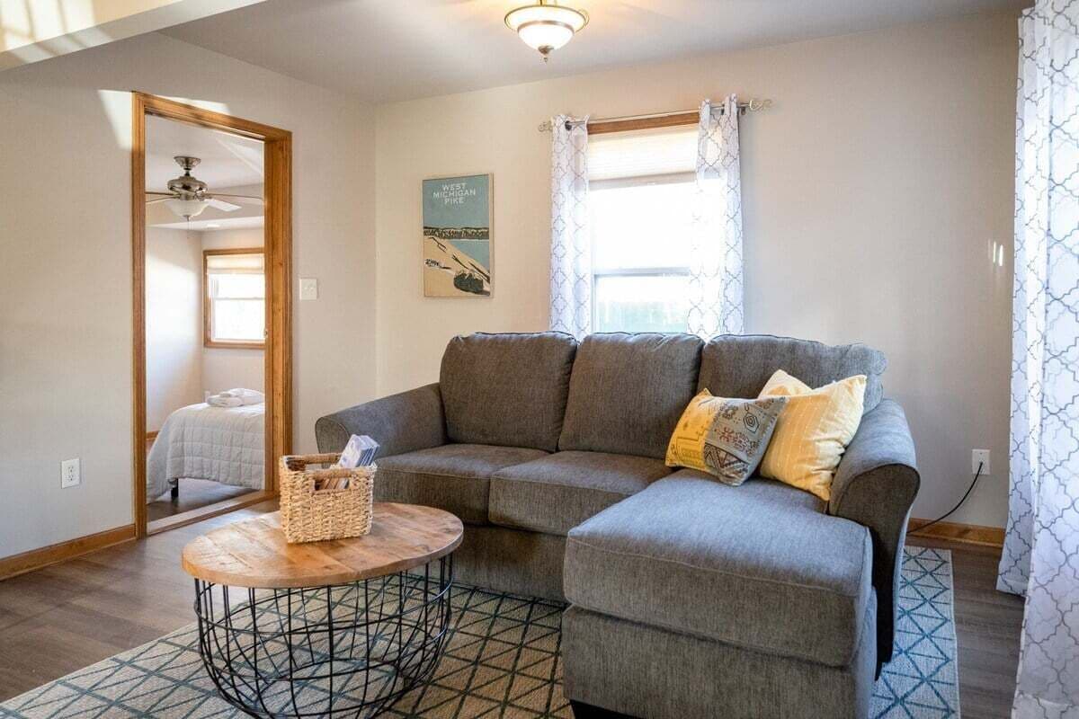 Goshorn Lake Resort Cottage #3 - Holland Tulip Time Festival