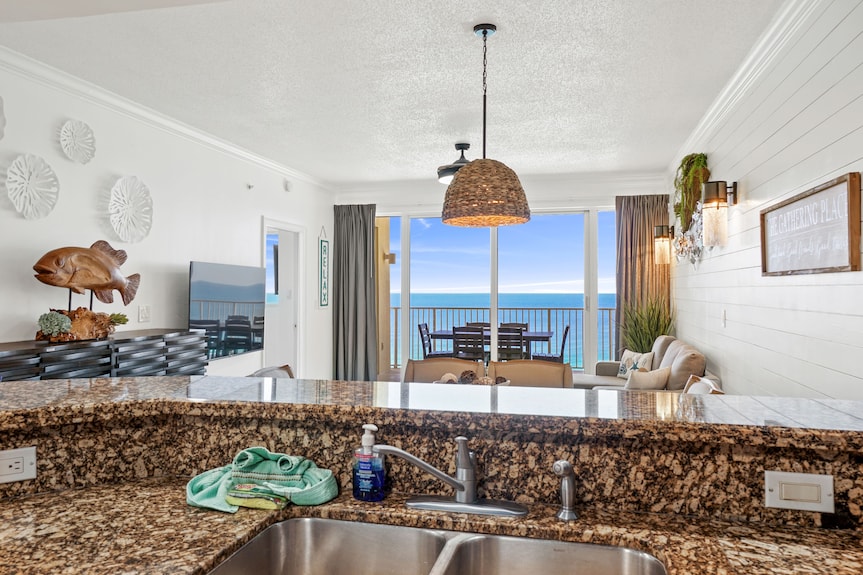 Beachfront Family Luxury Getaway Condo - Panama City Beach, FL