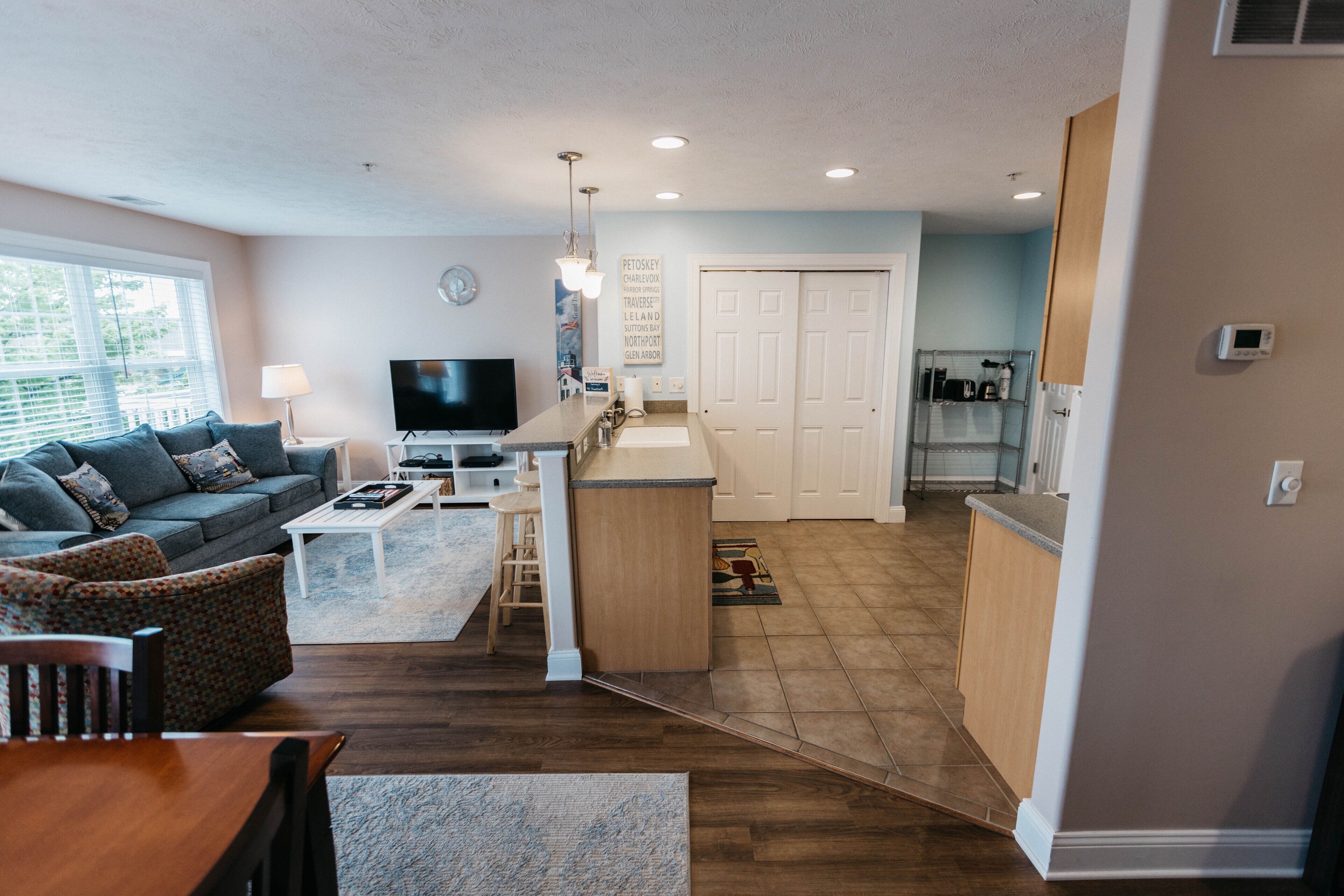 Traverse City Condo Near Town, Beaches And Parks! - Traverse City