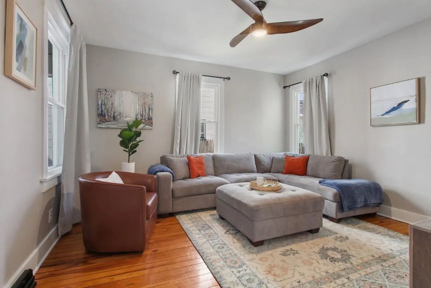 Cheerful 4 Bedroom Close To Historical/sport Sites - Blue Springs Lake