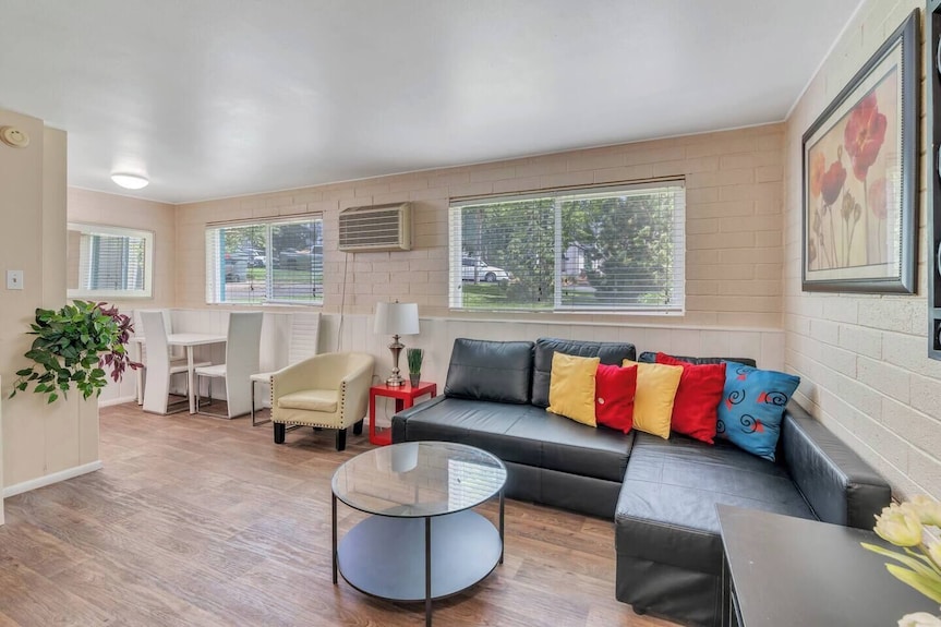 This Fourplex Is A 1 Bedroom(s), 1 Bathrooms, Located In Salt Lake City, Ut. - Salt Lake City, UT