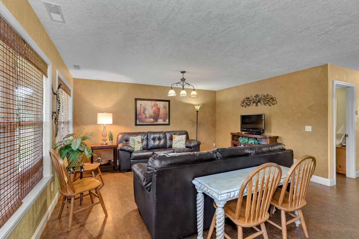 Cabin #3 - Fisherman's Landing / 4 Bedroom Fishing Cabin W/ Covered Boat Shelter - Scottsboro, AL