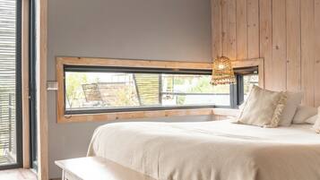 Roupas de cama antialérgicas, escrivaninha, cortinas blackout