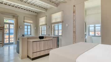 One-bedroom Suite with Old Harbor view | 1 quarto, roupa de alta qualidade, camas de colchão viscoelástico