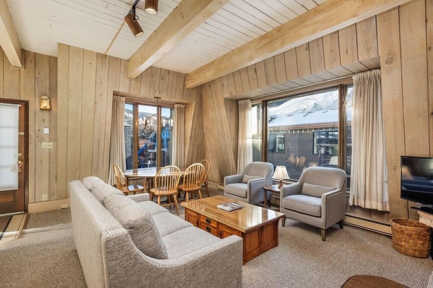 Chateau Dumont Unit 15 | Spacious Top Floor Condo, Two Blocks From Aspen Mountain - Aspen, CO
